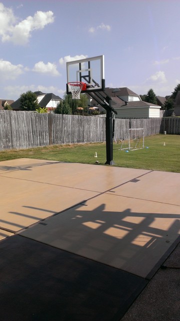 Bruce J's Pro Dunk Silver Basketball System on a 25x25 in Lakeland, TN ...