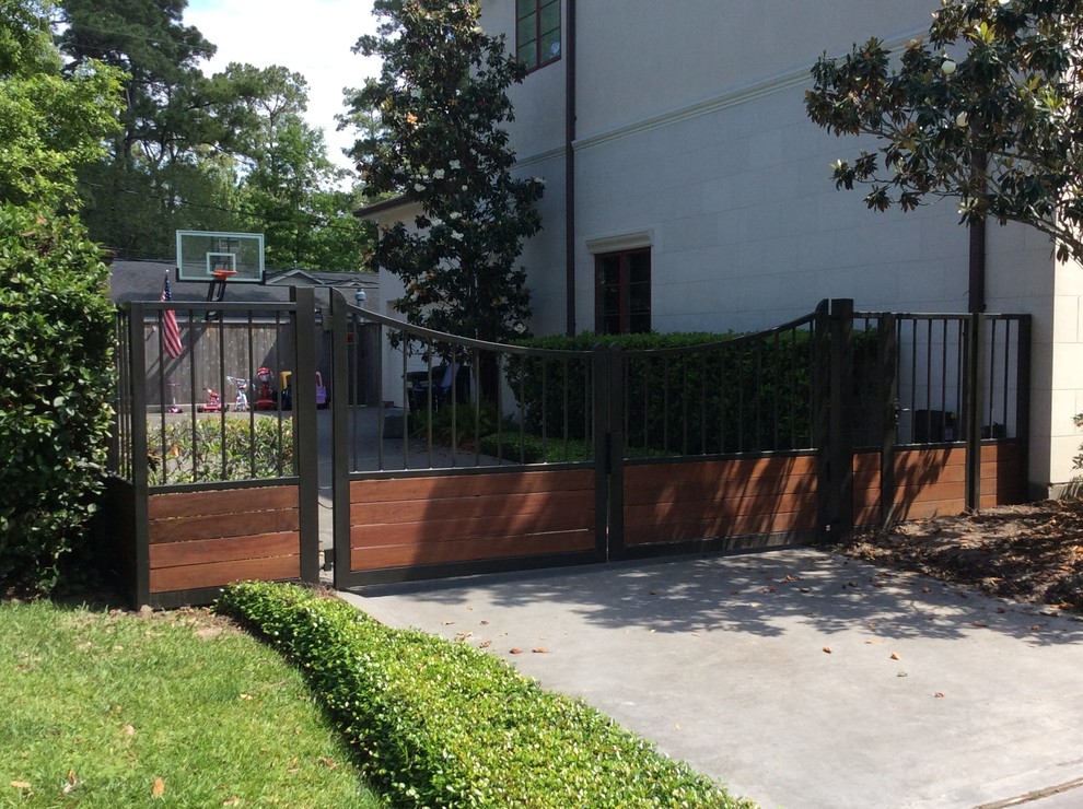 Carriage Gate - Farmhouse - Landscape - Houston - by Architectural ...