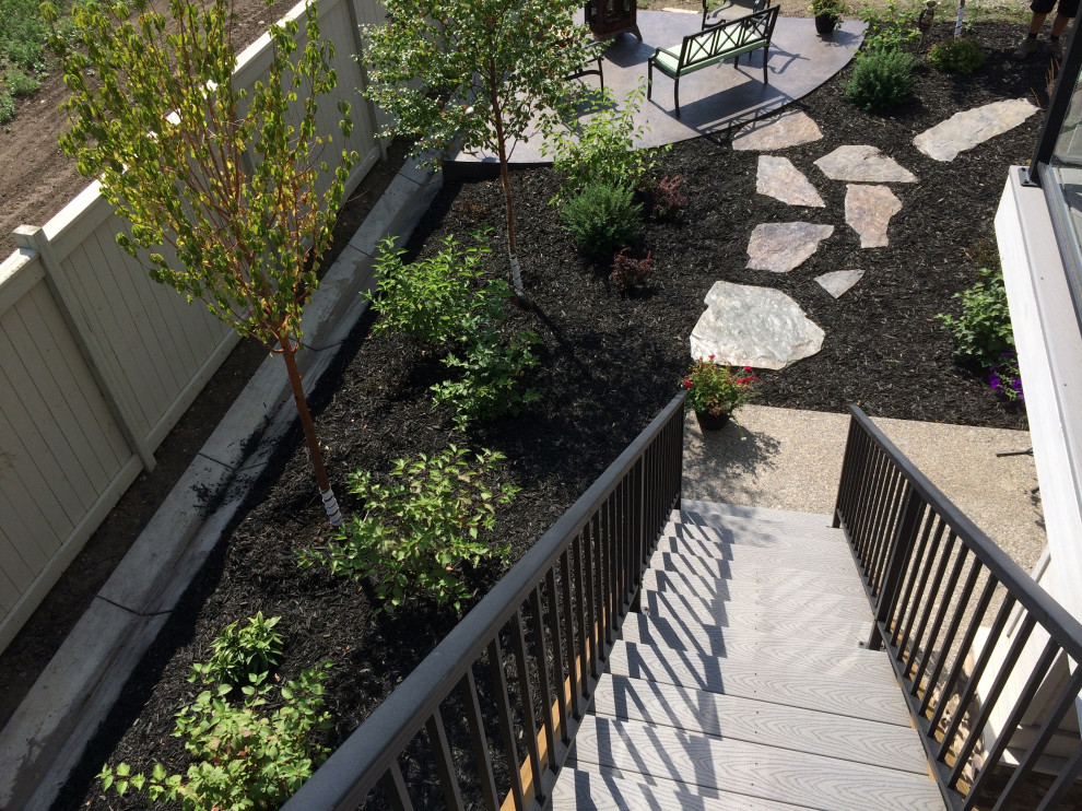 Chestermere Small Backyard - 庭 - カルガリー - Twisted Rock Terrascape ...