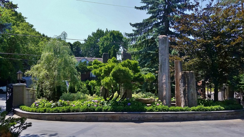 CIRCULAR DRIVEWAY ISLAND OASIS. THORNHILL - Modern - Landscape ...