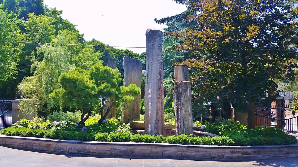 CIRCULAR DRIVEWAY ISLAND OASIS. THORNHILL - Modern - Landscape ...