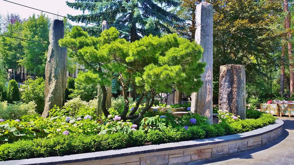 CIRCULAR DRIVEWAY ISLAND OASIS. THORNHILL - Modern - Landscape ...