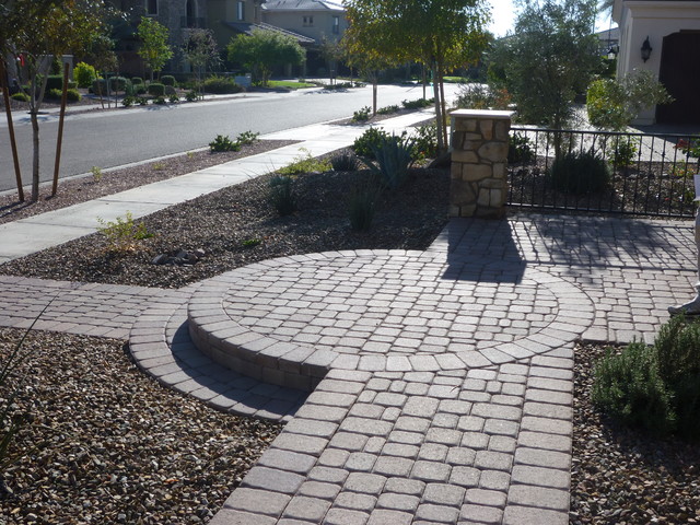 Circular Paving Pattern w/ Steps - Classique - Jardin - Phoenix - par ...