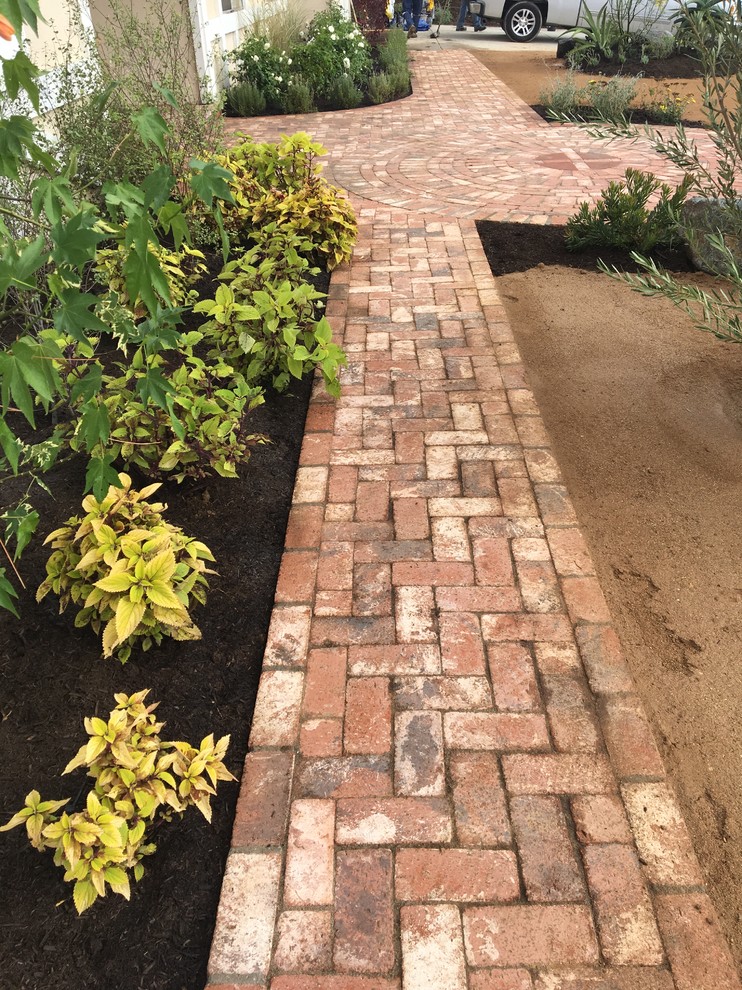 Classic brick patio - Traditional - Landscape - Los Angeles - by ...