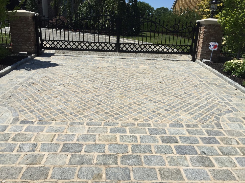 Classic Driveway - Landscape - New York - by GARY DUFF DESIGNS,LTD | Houzz