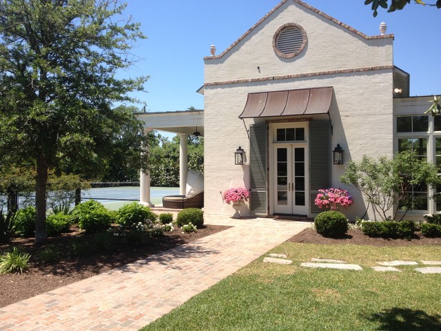 Compound on the beach! Family retreat..room for everyone! - Traditional ...