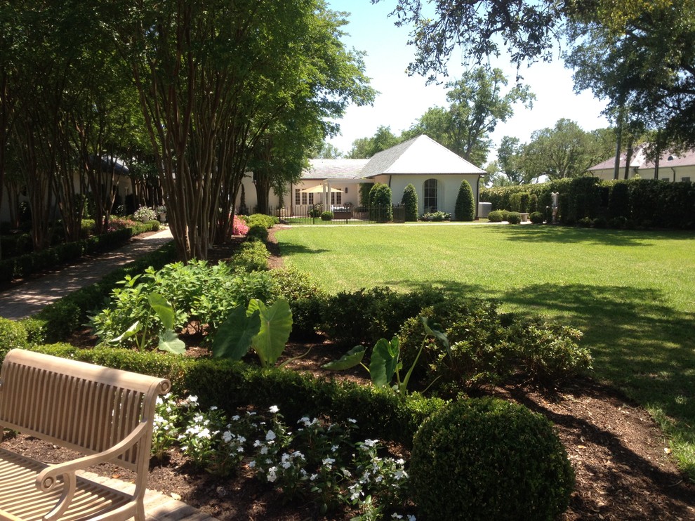 Compound on the beach! Family retreat..room for everyone! - Traditional ...