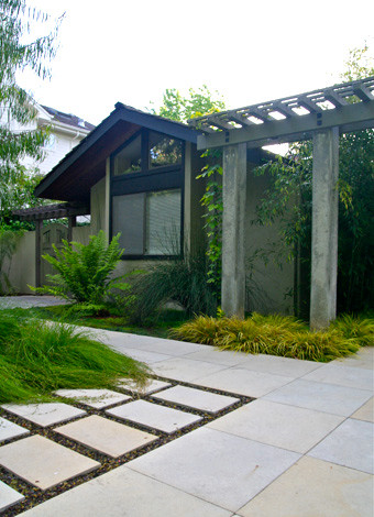 Concrete columns in Palo Alto - Garden - San Francisco - by Gardenart ...