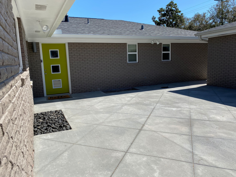 Concrete Design for a Courtyard - Midcentury - Landscape - Chicago - by ...