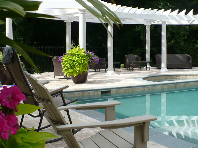 Container plantings at pool - Contemporaneo - Giardino - Baltimore - di ...