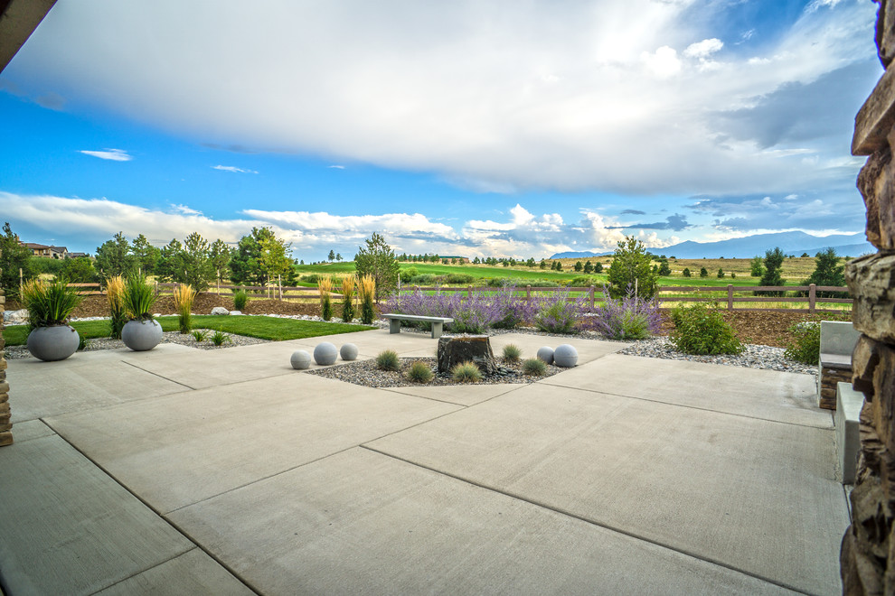 Contemporary Landscape with Basalt Columns Water Feature - Contemporary ...