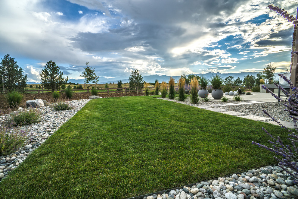 Contemporary Landscape with Basalt Columns Water Feature - Contemporary ...