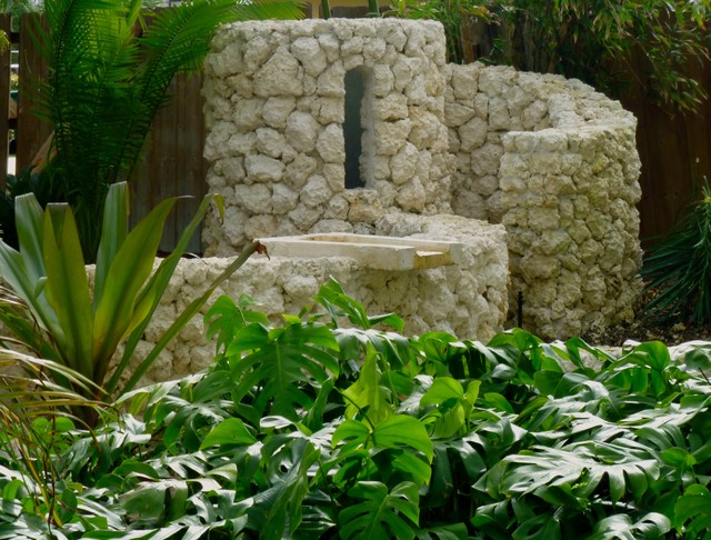 Coral stone wall water feature in Miami - Contemporain - Jardin - Miami ...
