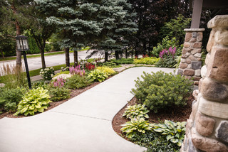 Craftsman Front Yard - Cedarburg - Craftsman - Landscape - Milwaukee ...