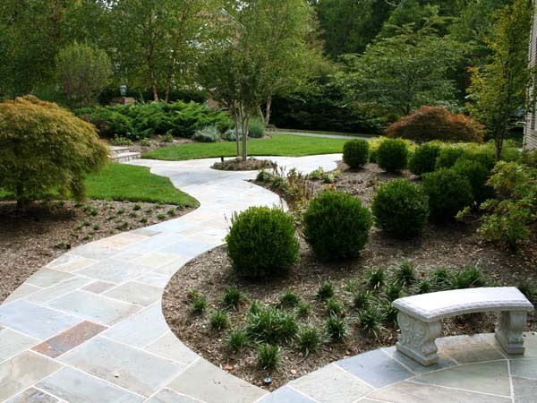 Curved Flagstone Walkway How To Lay A Curved Paver Walkway At Home