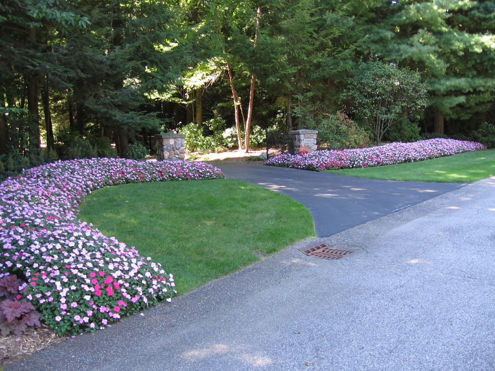 Driveway Entrance - Spring Lake, MI - Traditional - Landscape - Grand ...