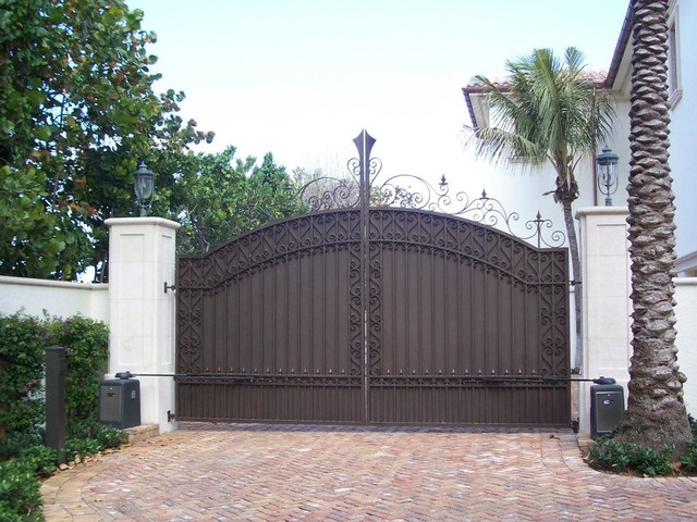 Driveway gates - Classique - Jardin - Miami - par Miller's Custom ...