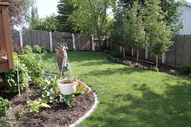Dry Creek Centerpiece - Garden - Edmonton - by Greentree Outdoor Living ...