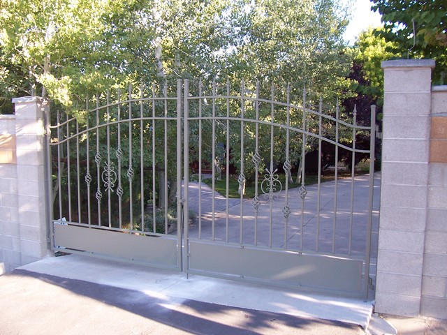 Edinburgh double gate with kick plate - Traditional - Garden - Salt ...