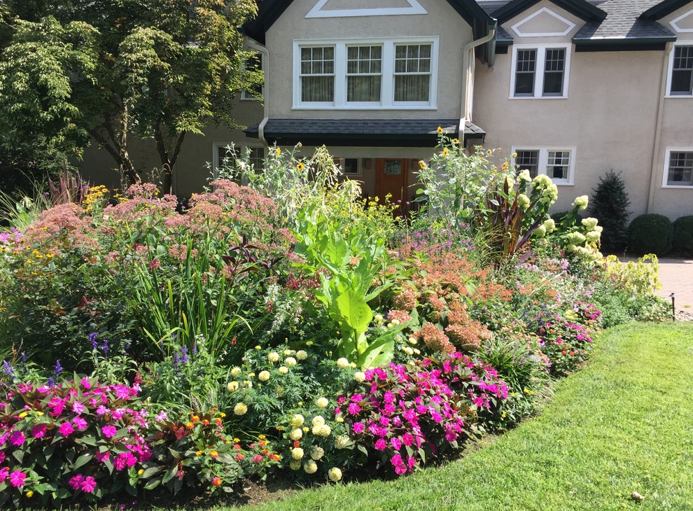 English Country Garden - Landscape - New York - by M. ERBS Fine gardens ...