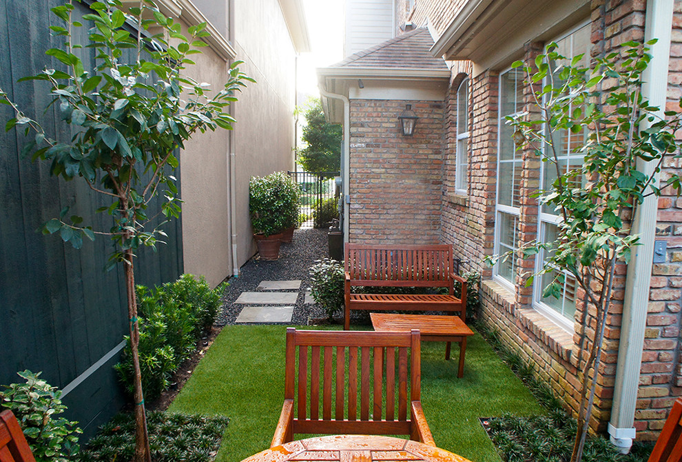 English Courtyard Garden - Traditional - Landscape - Houston - by ...