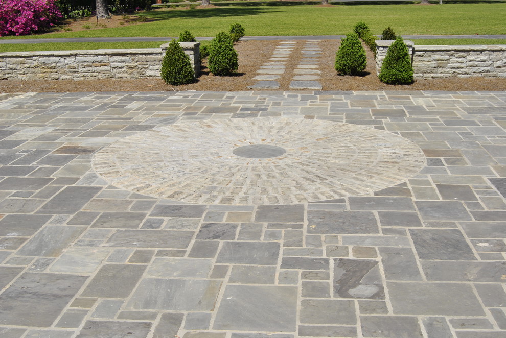 Entrance motor court - Traditional - Landscape - Atlanta - by Charles ...