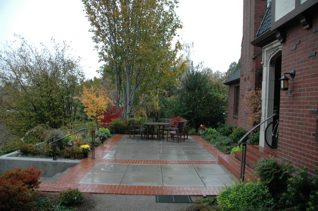 Entry court and front vestibule - Classique - Jardin - Seattle - par ...