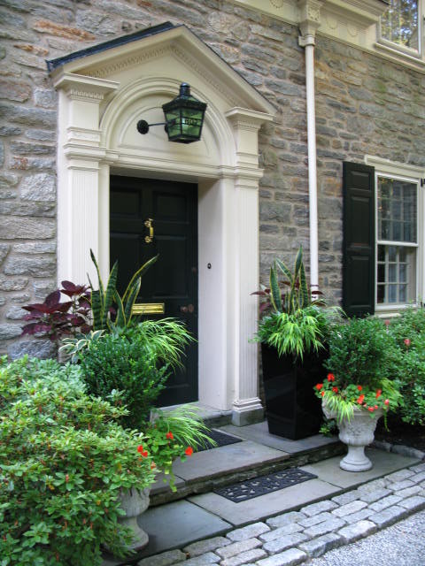 Eye Catching Garden Entryways and Foundation Plantings - Traditional ...