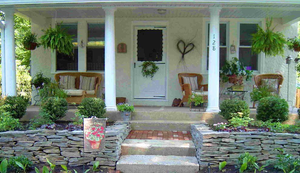 Eye Catching Garden Entryways and Foundation Plantings - Traditional ...