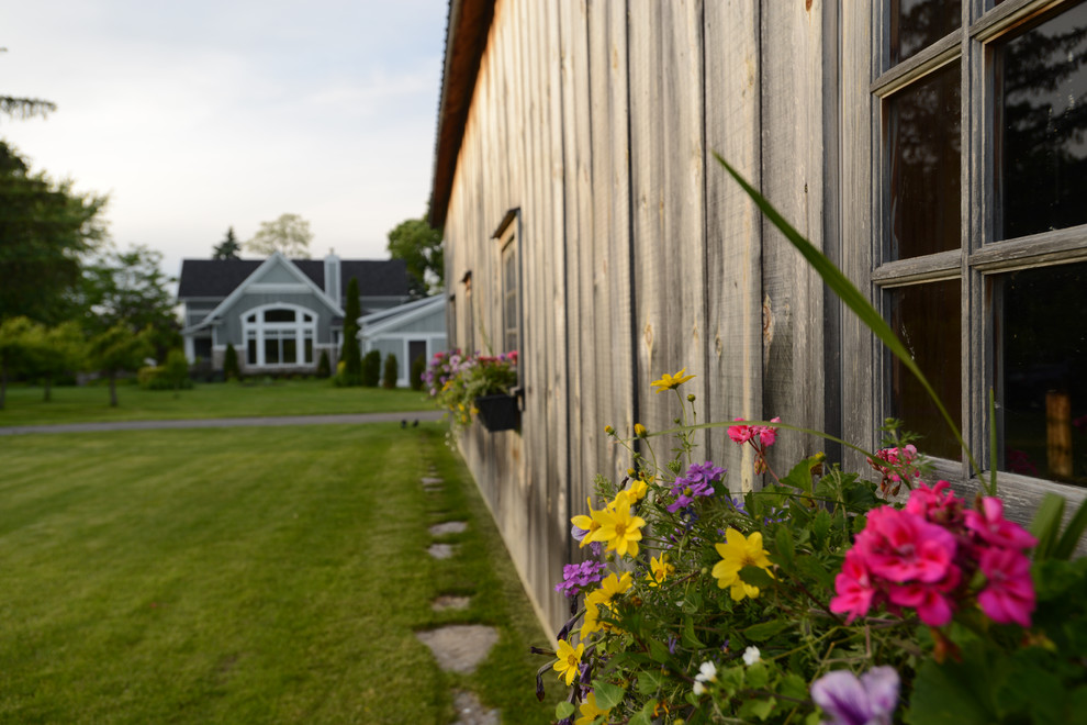 Farmhouse Courtyard - Farmhouse - Landscape - Toronto - by Wentworth ...