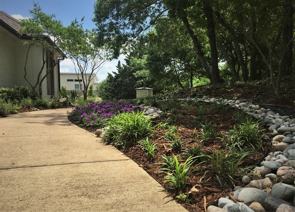 Farmhouse Revival - Farmhouse - Landscape - Other - by flora ...