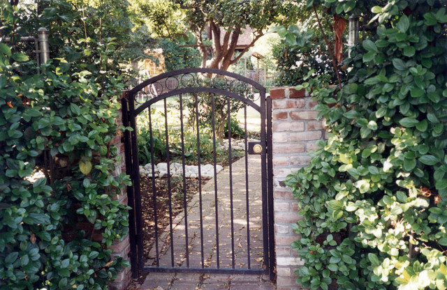 Fencing - Traditional - Garden - Los Angeles - by Mission Fence & Patio ...
