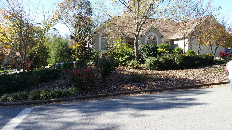 Flot front yard Makeover with New Landscape Design - Traditional ...