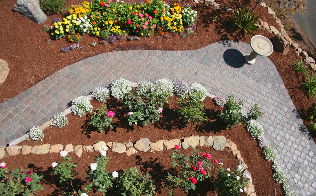 Flowerbed Pathway - Classique Chic - Jardin - Portland - par CBI ...
