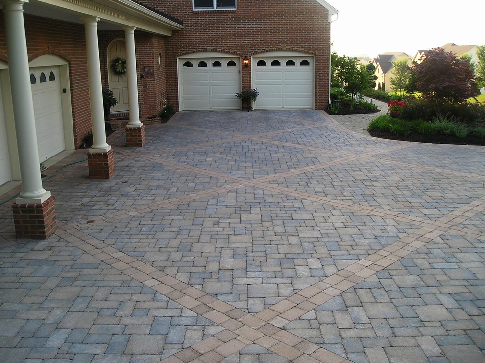Formal Paver Driveway w Contrast Borders and Bands - Traditional ...