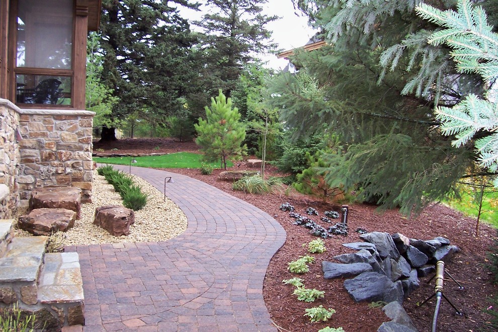 Front entries, sidewalks, paths and steps - Jardin - Minneapolis - par ...