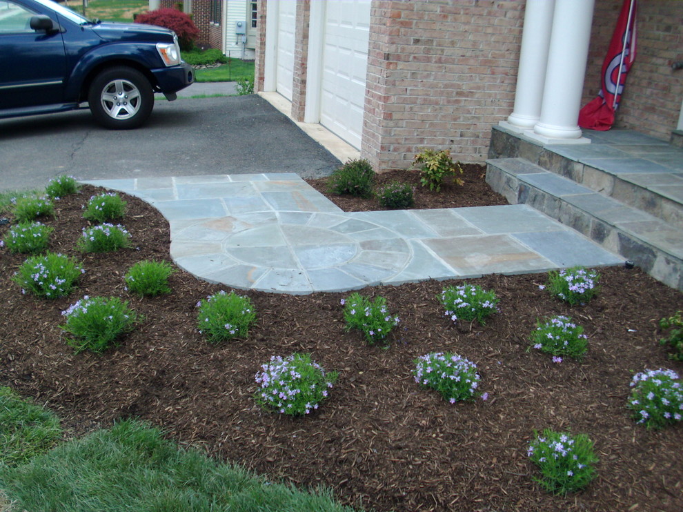 Front Flagstone Walkway and stoop Alexandria - Classico - Giardino ...