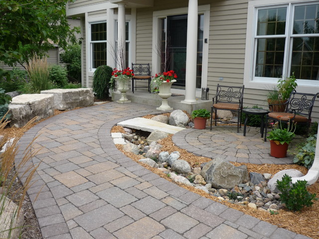 Front Paver Sidewalk with Sitting Area and Dry Stream - Jardín ...
