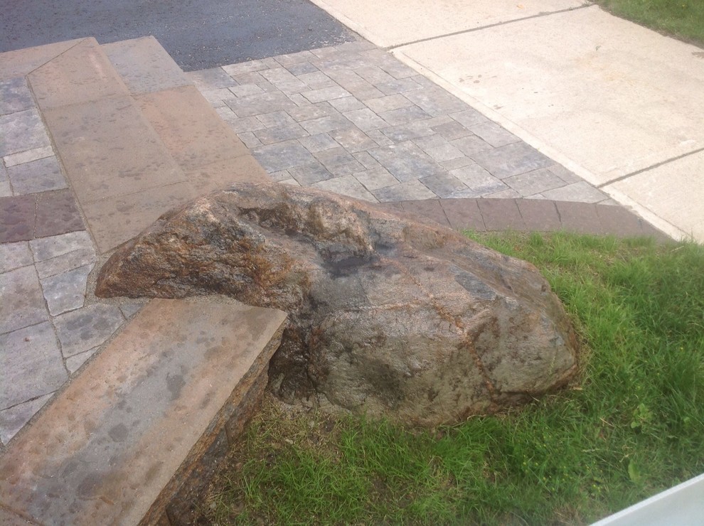 Front porch stone steps & landing, rock detail & walkway - Contemporary ...