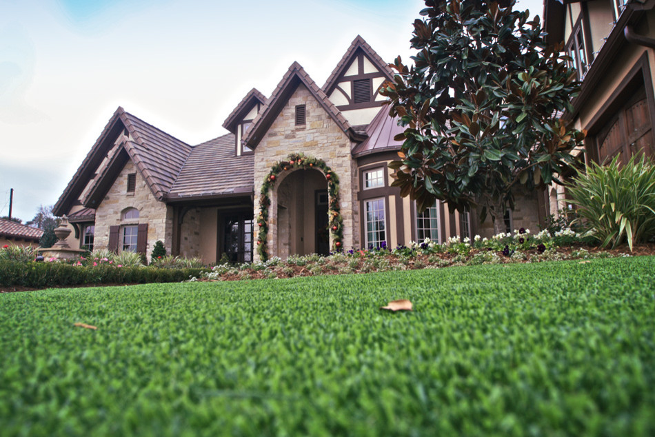 Front Yard Landscapes with Artificial Grass - Contemporary - Garden ...
