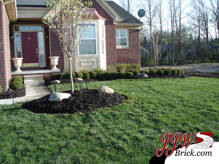 Front Yard Landscaping Design Photos - Traditional - Landscape ...