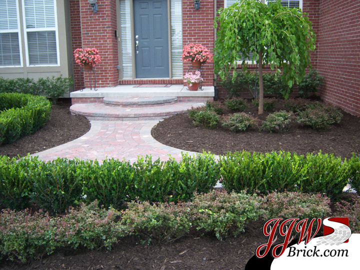 Front Yard Landscaping Design Photos - Traditional - Landscape ...