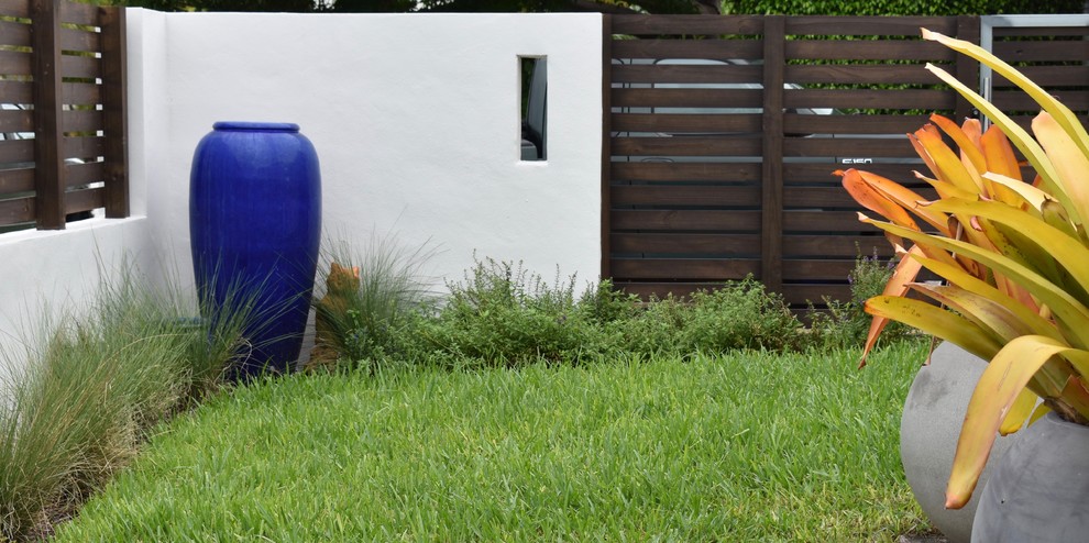 Front Yard Modern Wall Design - Modern - Landscape - Miami - by Matthew ...