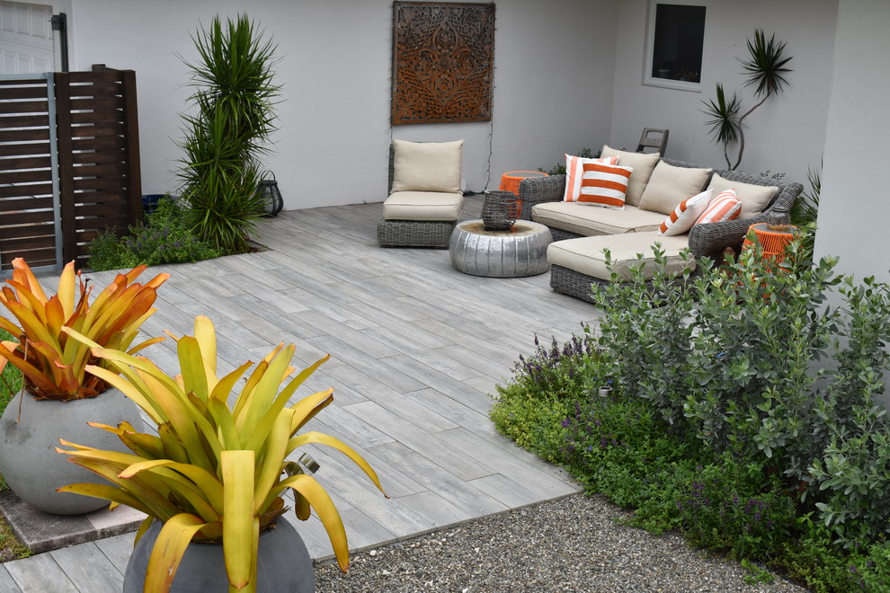 Front Yard Outdoor living space - Modern - Landscape - Miami - by ...