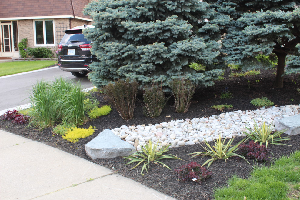 Front yard with no lawn and a lot of curb appeal - Traditional ...