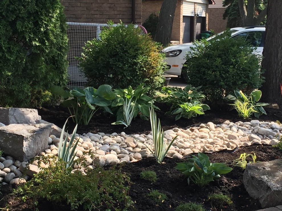Front yard with no lawn and a lot of curb appeal - Traditional ...