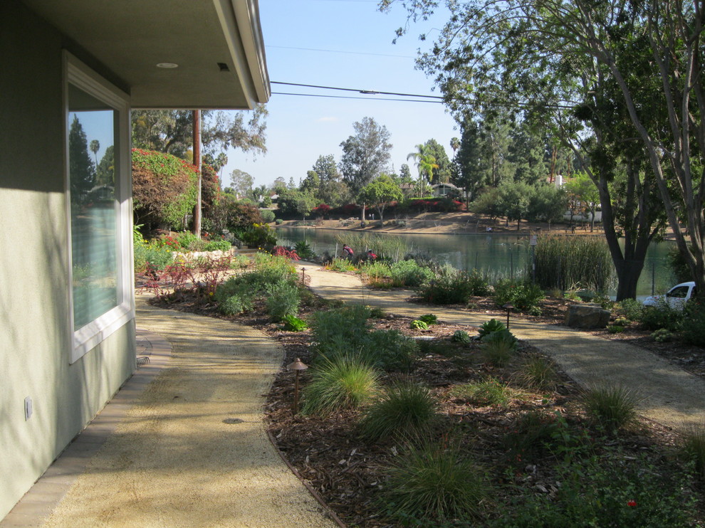 Fullerton Native/Low Water Front Yard - Traditional - Landscape ...