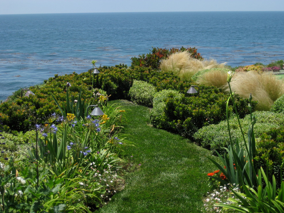Gardens and courtyards - Traditional - Landscape - Orange County - by ...