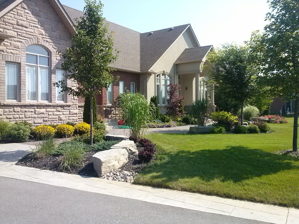 Gardens: Stouffville - Transitional - Landscape - Toronto - by Avante ...