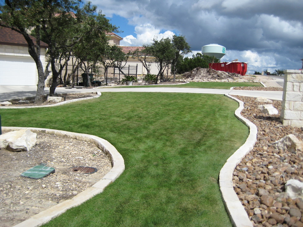 Gilmore - Limestone Bordersbord - Landscape - Austin - by Marula ...